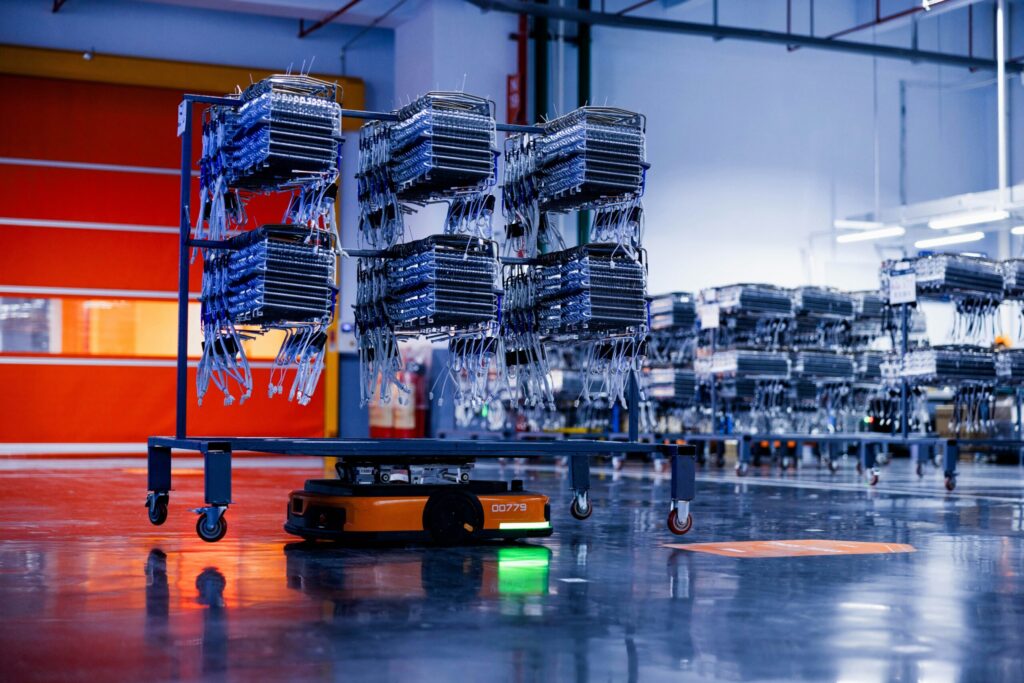 AMRとは？自律走行搬送ロボットの仕組みと導入メリットを徹底解説 - Open Insight